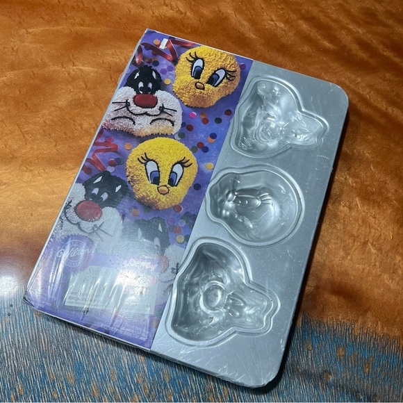 Wilton | Kitchen | Vintage Looney Tunes Tweety And Sylvester Character ...